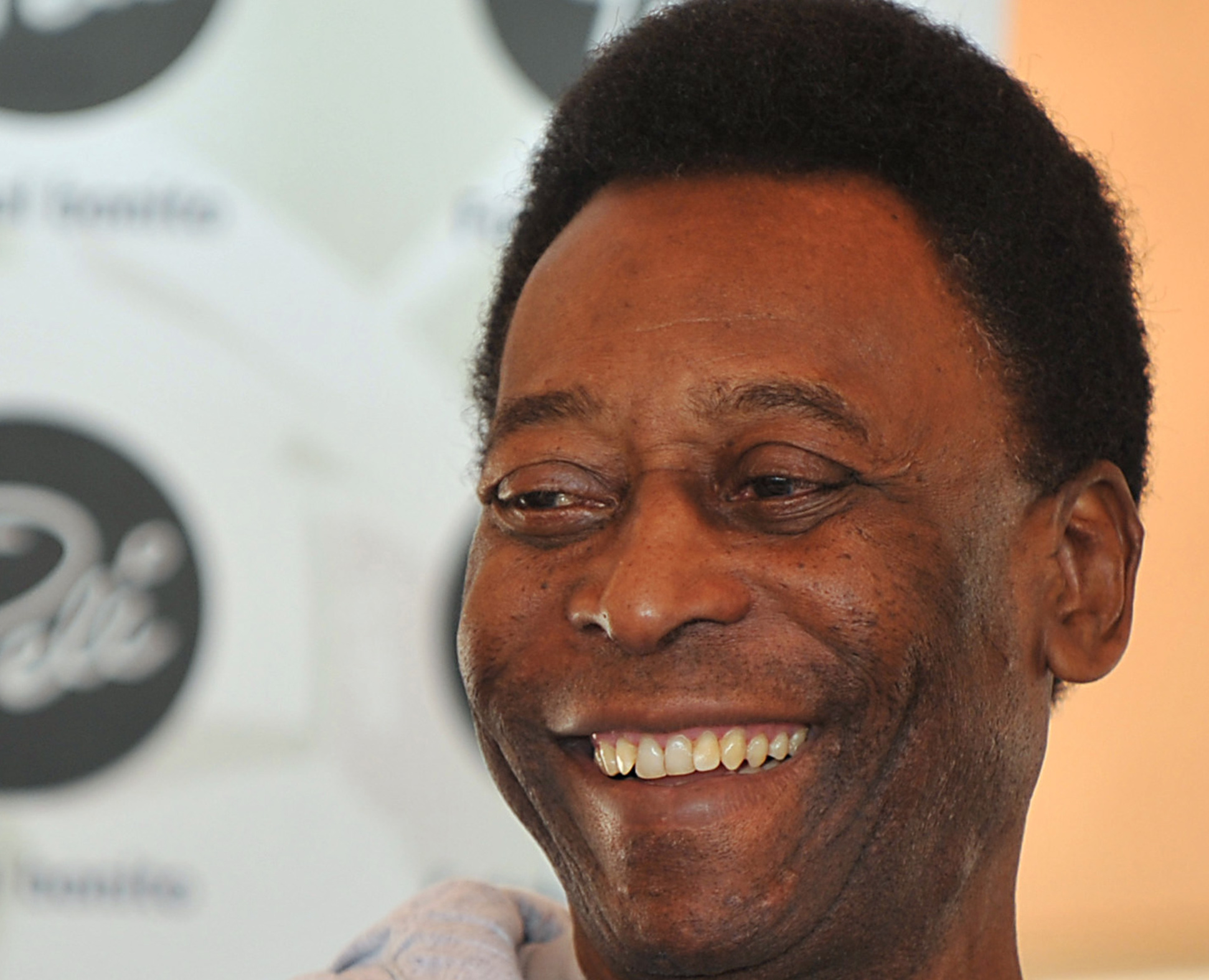 Pelè ricoverato in ospedale a Parigi: le sue condizioni